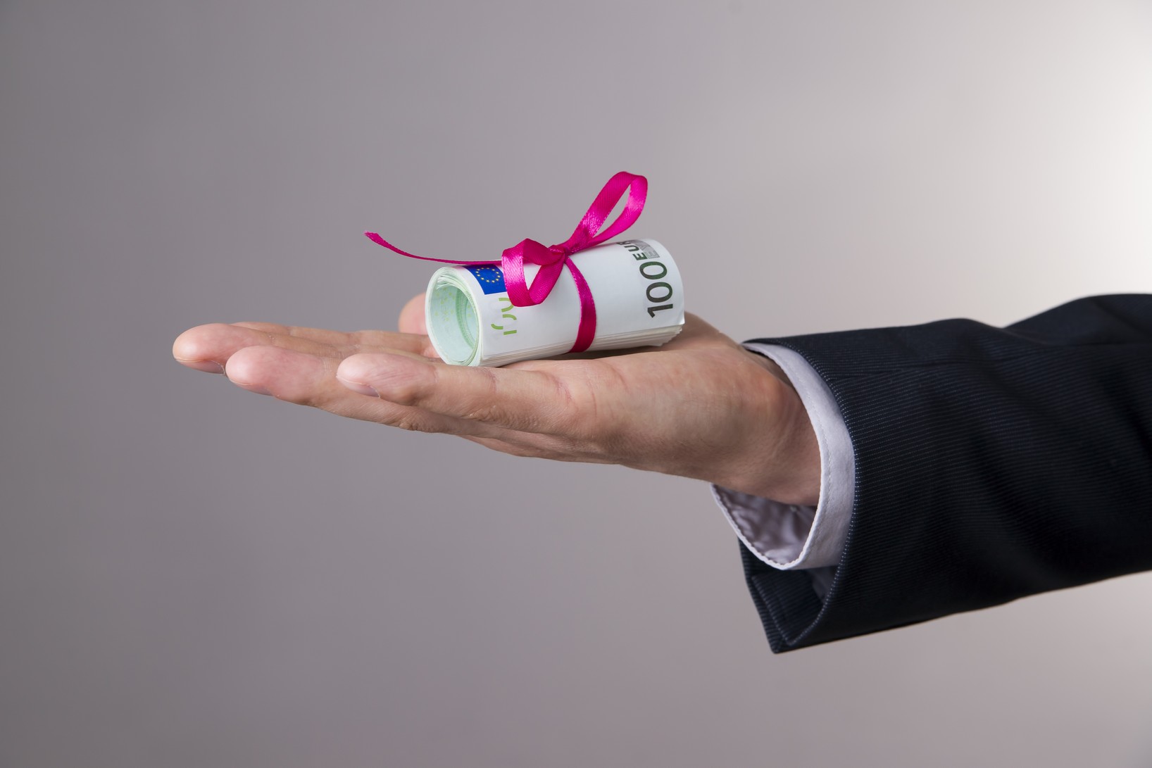 Bestechung: Eine Hand wäscht die andere? | WEKA