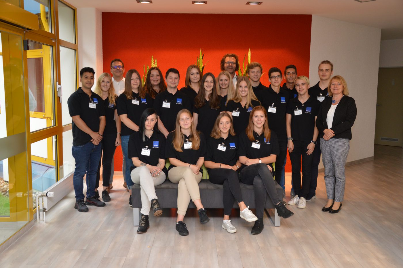 Neues Ausbildungsjahr: WEKA MEDIA freut sich über sechs neue Azubis ...