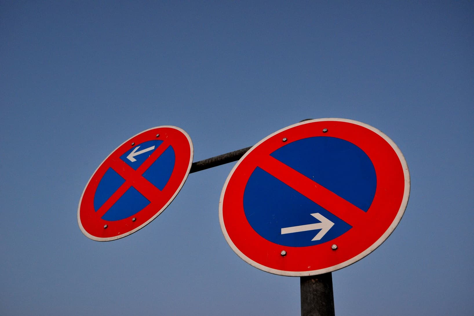 Erkennbarkeit von Halteverbotsschildern für Abschleppkosten | WEKA