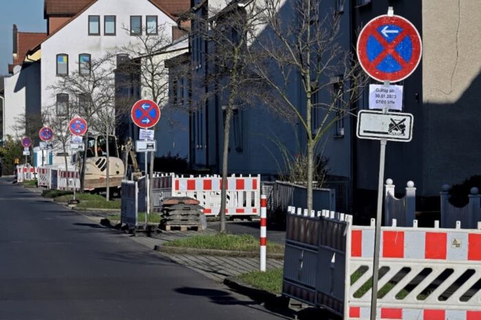 14 Verkehrszeichen auf 100 m: Beschilderung nach StVO? | WEKA